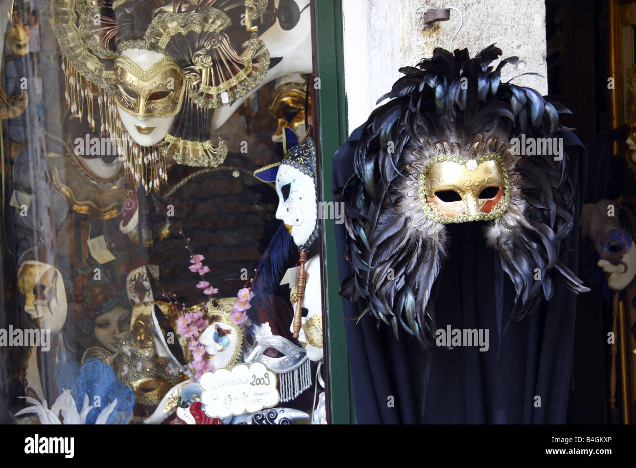 Venetian mask shop hi-res stock photography and images - Alamy