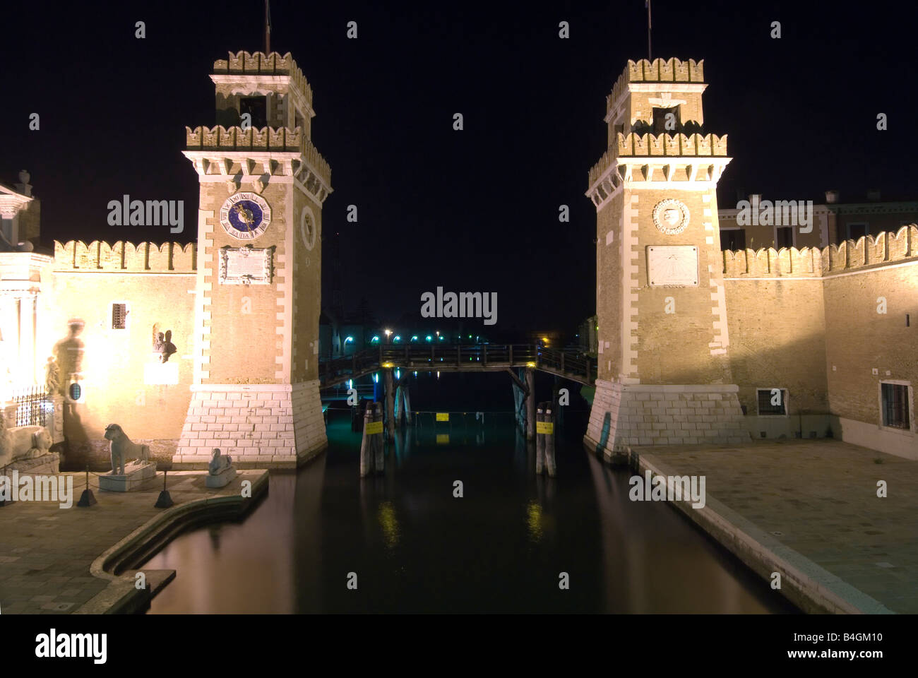 Arsenal symbol hi-res stock photography and images - Alamy