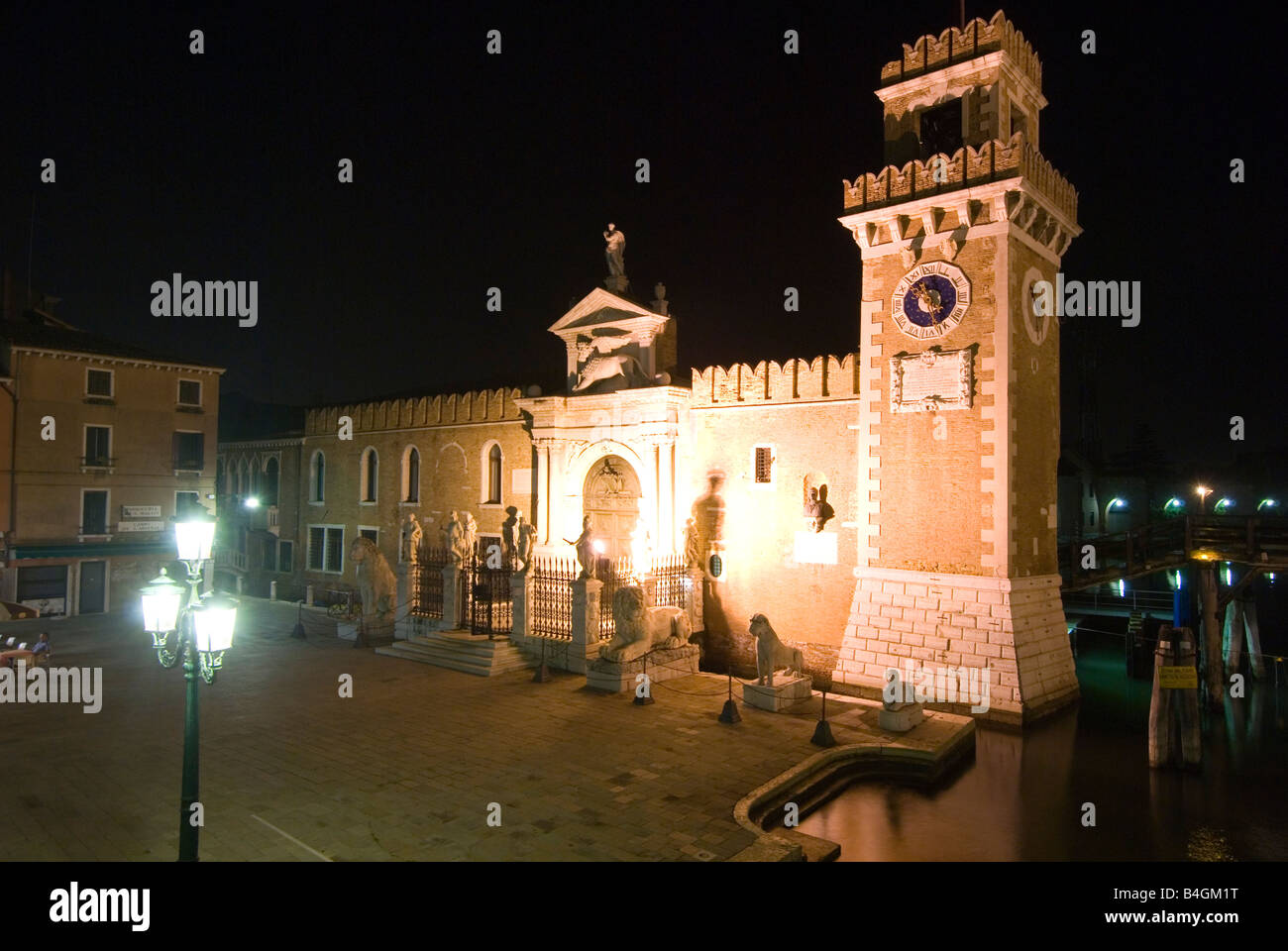 Arsenal symbol hi-res stock photography and images - Alamy