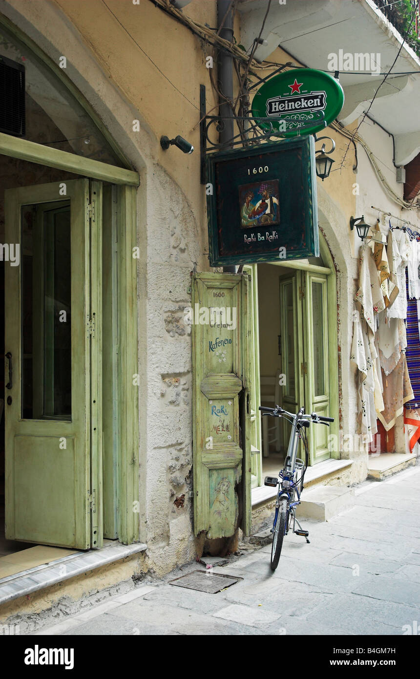 Traditional greek tavernas hi-res stock photography and images - Alamy