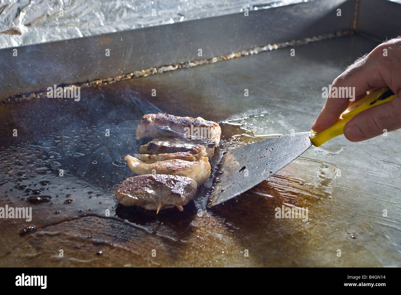 Cross grill hi-res stock photography and images - Alamy