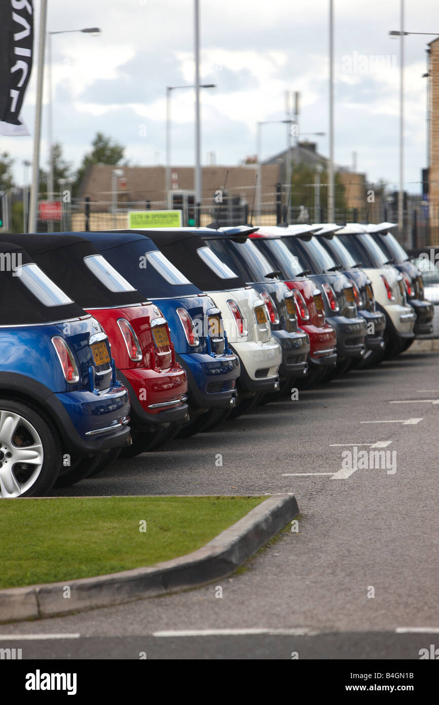 Red white bmw mini car hi-res stock photography and images - Alamy