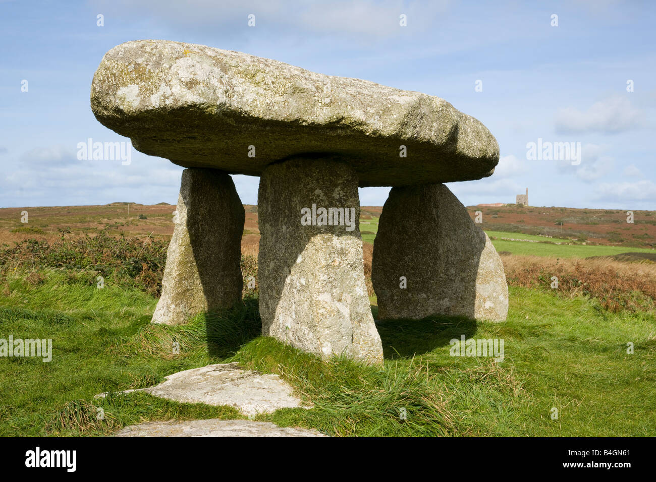 Lanyon Quoit, remains of a Neolithic burial chamber, in Cornwall Stock ...
