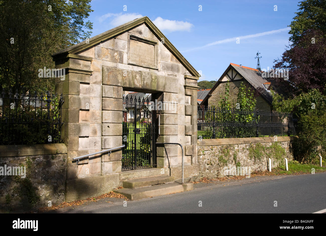 Old alms house hi-res stock photography and images - Alamy