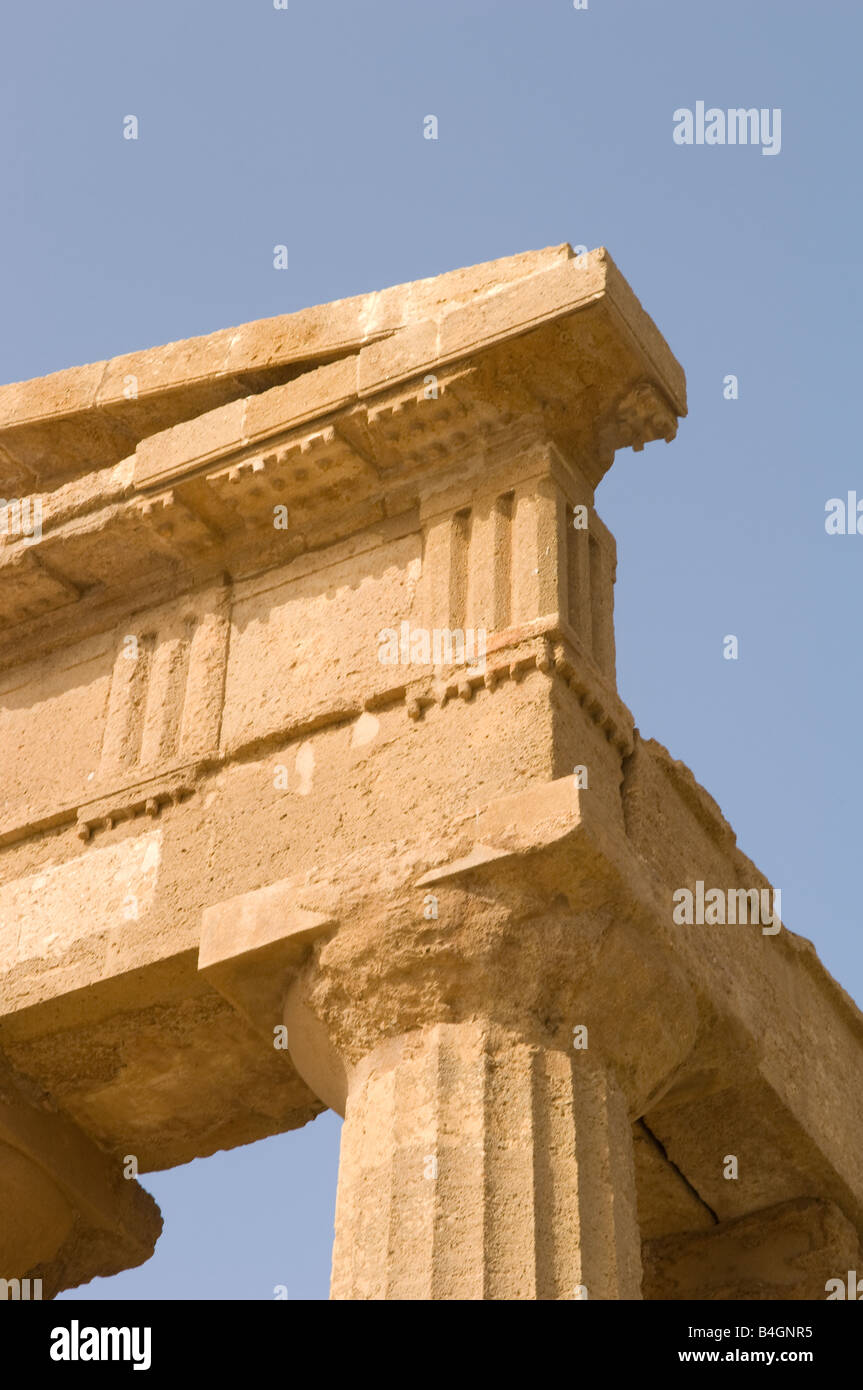 Doric temple of Segesta Stock Photo - Alamy