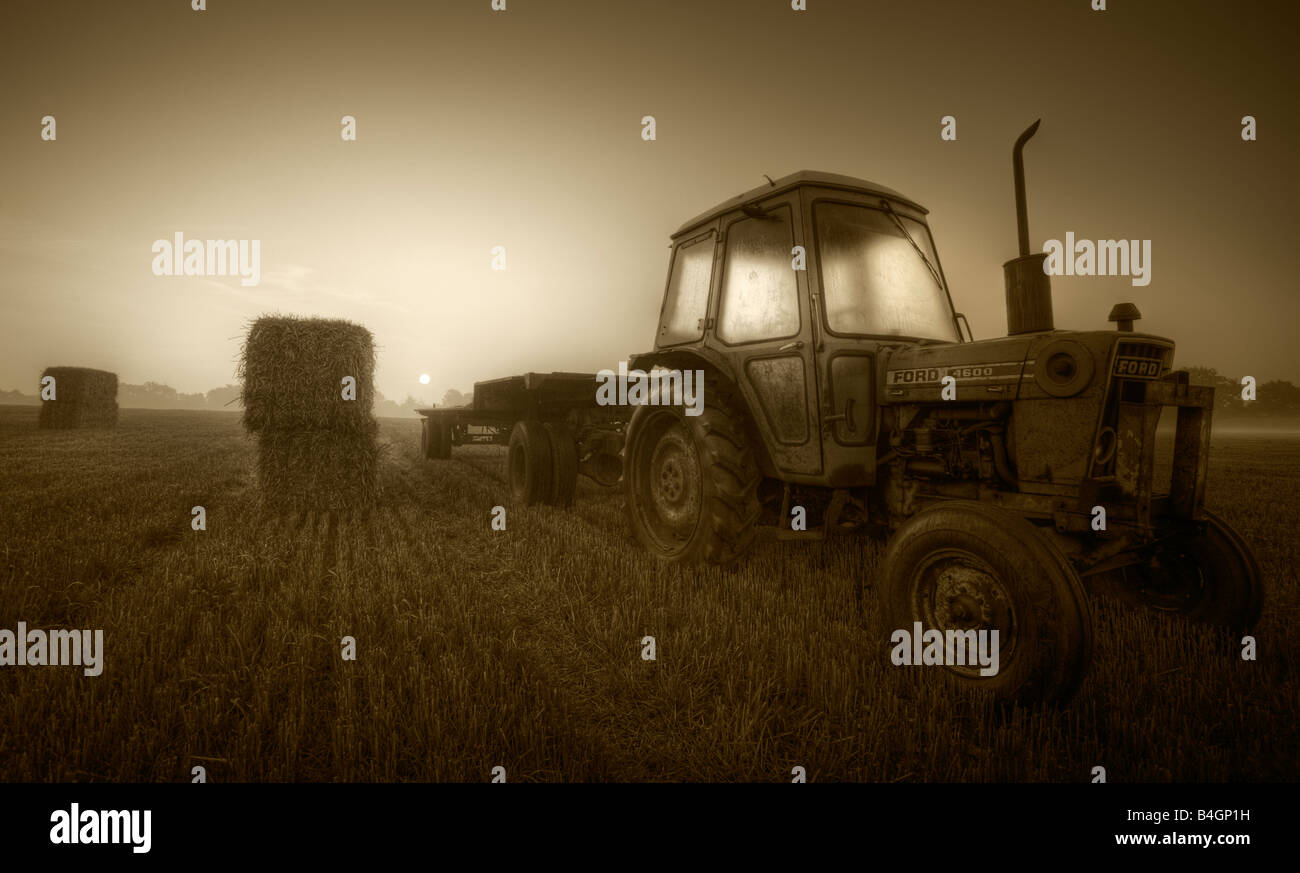 Straw bales suffolk hi-res stock photography and images - Alamy