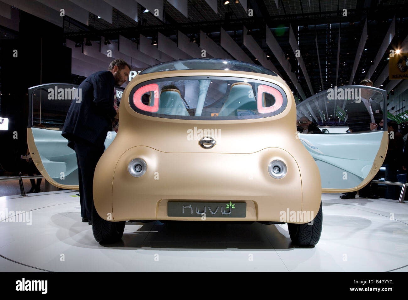 Nissan Nuvu. Motor Show 2008 Stock Photo - Alamy