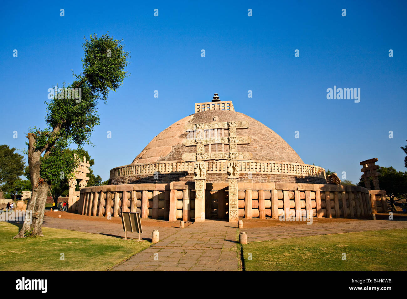 Great stupa of sanchi hi-res stock photography and images - Alamy