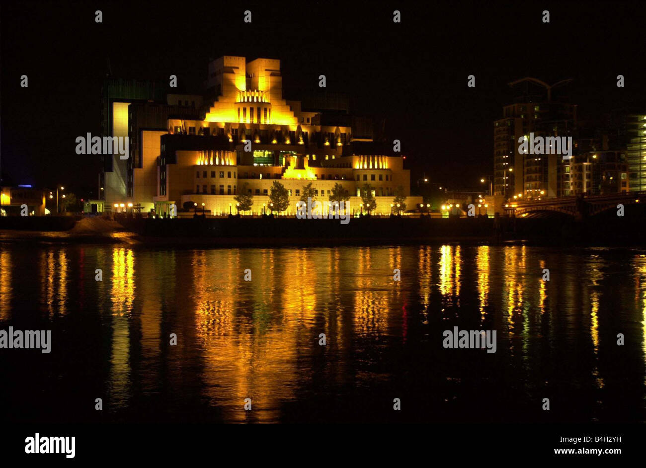 Mi6 building night hi-res stock photography and images - Alamy