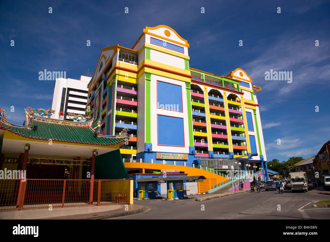 Colourful building Kuching Stock Photo - Alamy