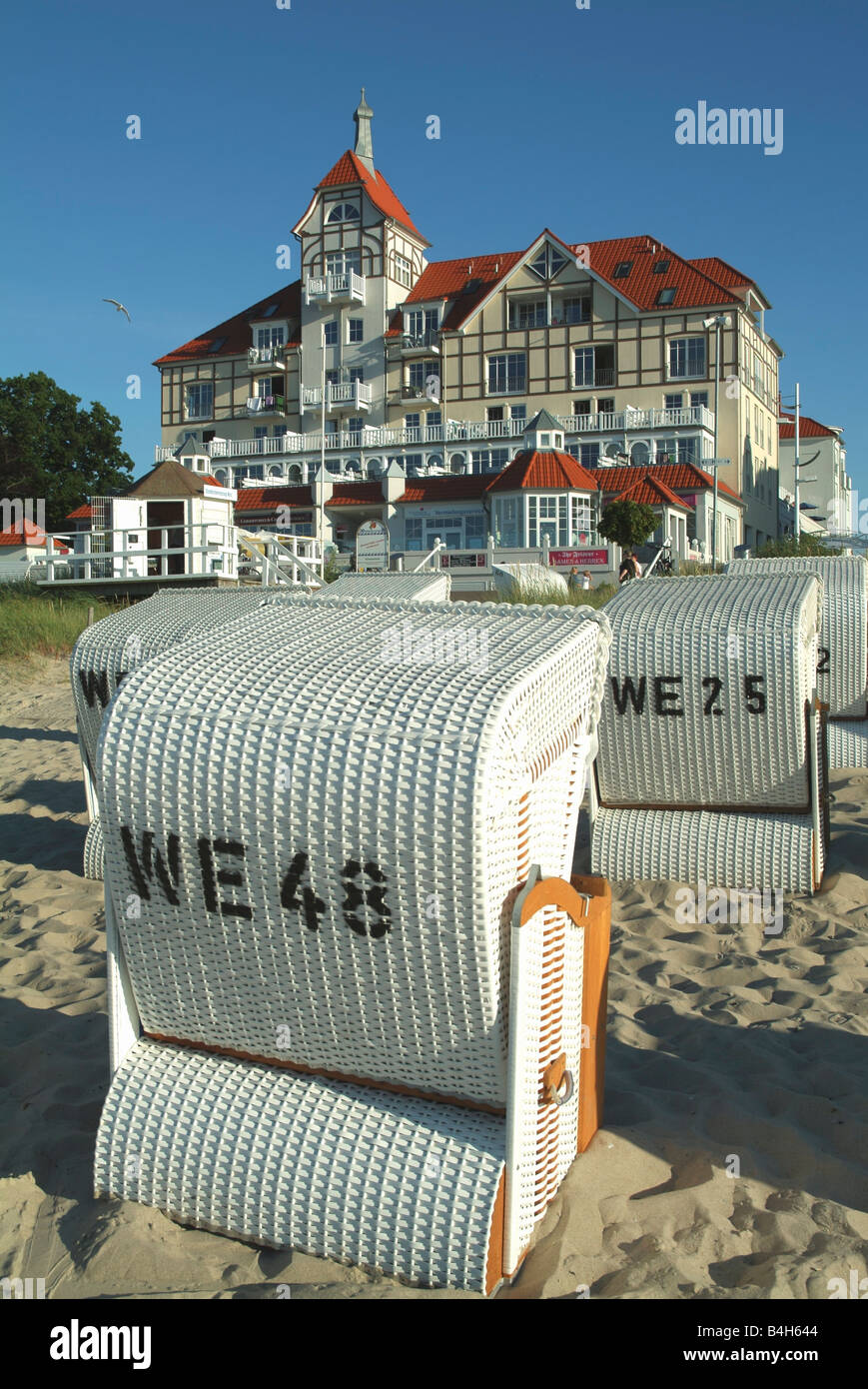 Wicker beach chairs on beach Stock Photo - Alamy