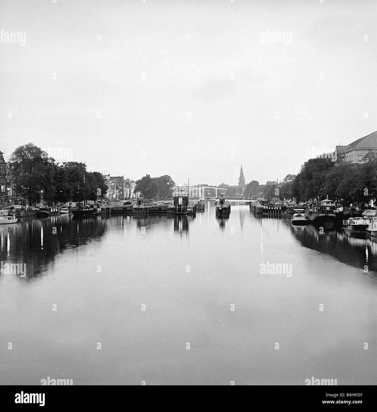 Amstel river amsterdam Black and White Stock Photos & Images - Alamy