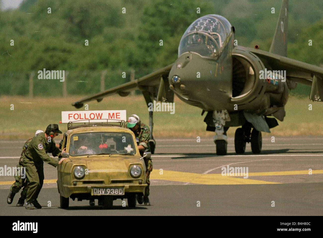 David Jason Actor Del Boy Only Fools And Horses Reliant Robin van needs ...