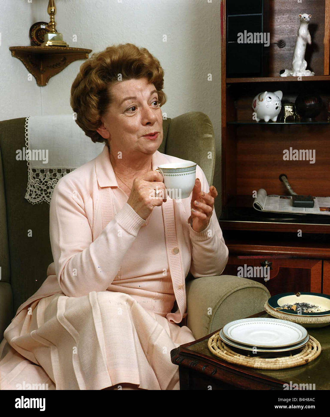 Jean Alexander actress at home Stock Photo - Alamy