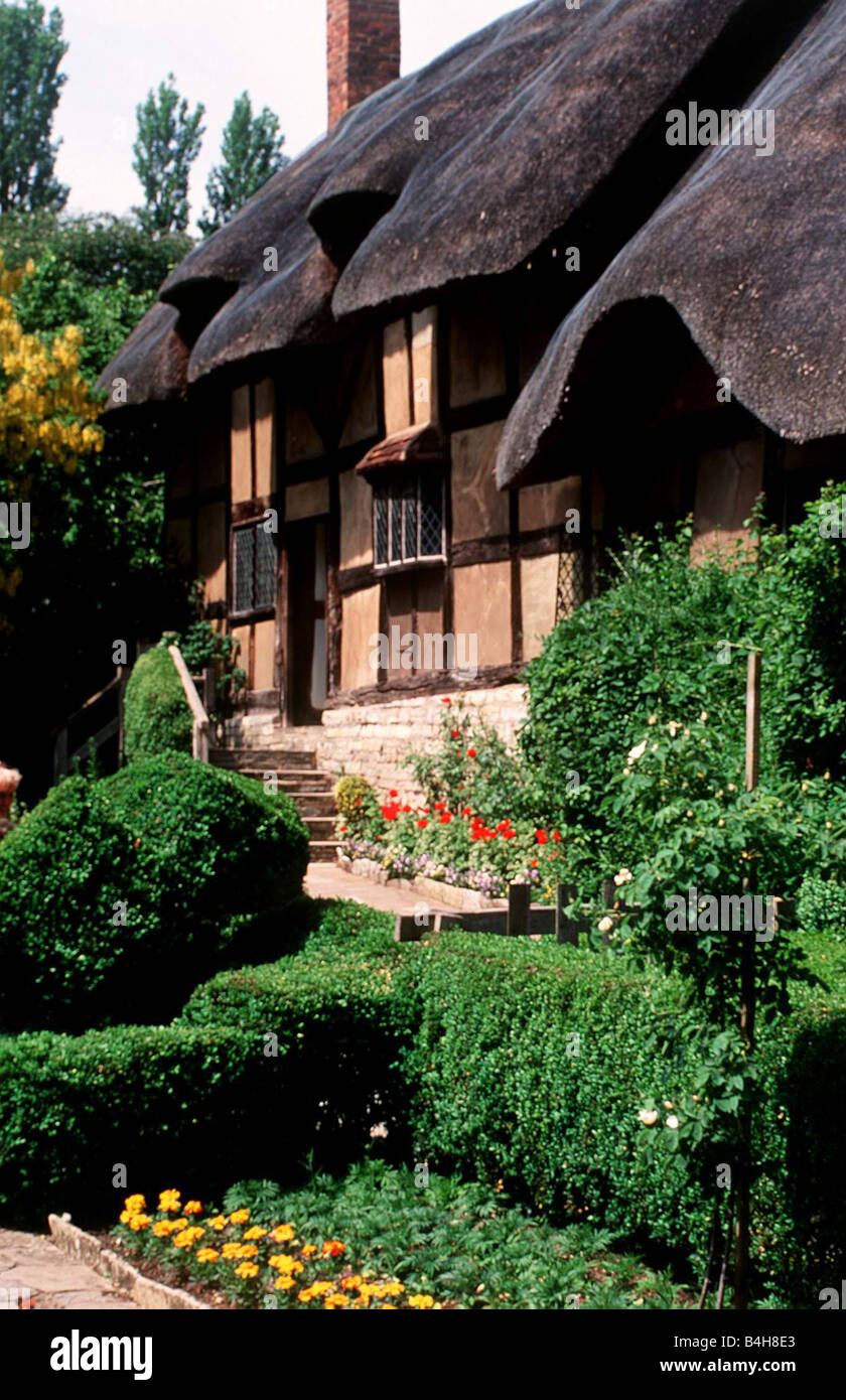 Anne Hathaways Cottage Shottery in Warwickshire circa 1990 Stock Photo ...