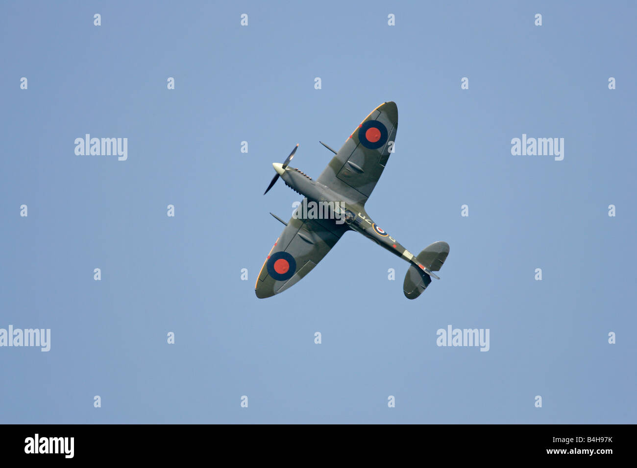 A WWII Spitfire fighter plane in flight Stock Photo - Alamy