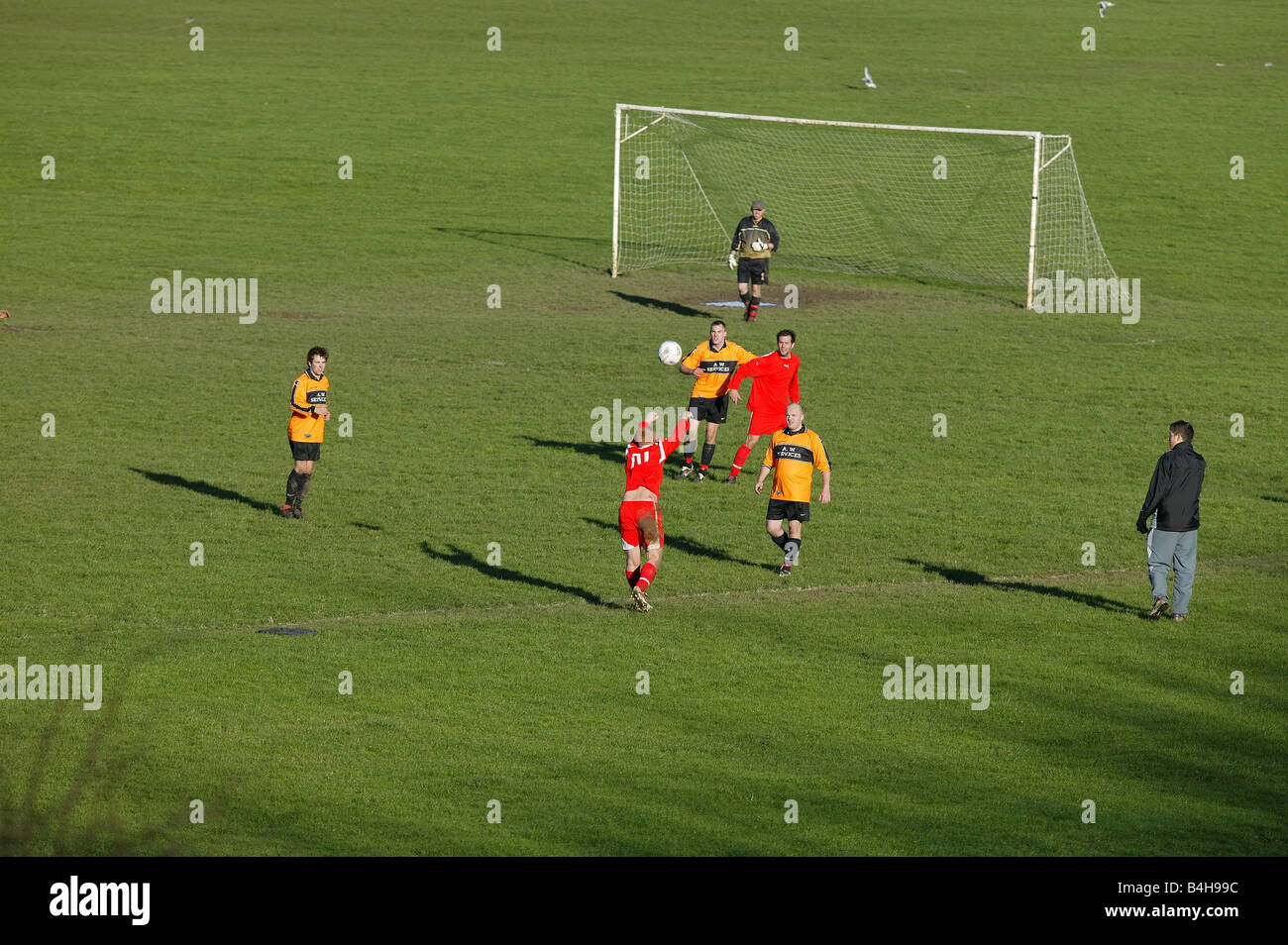 Sunday league football in park hi-res stock photography and images - Alamy