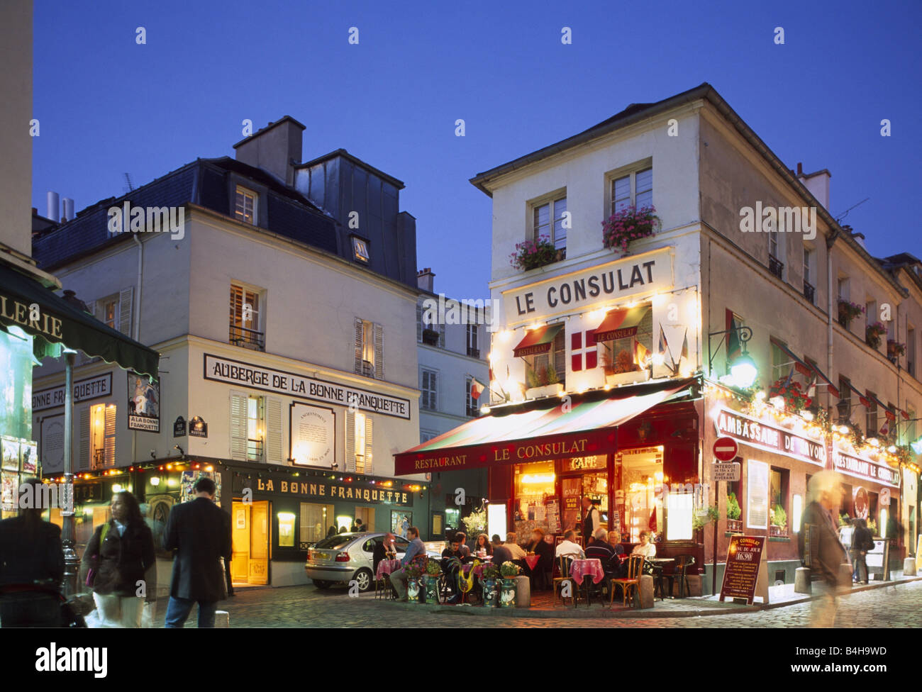 People at sidewalk cafe, Paris, France Stock Photo - Alamy