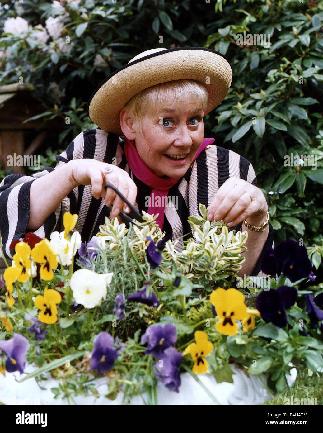 Liz Dawn actress who plays the part of Vera Duckworth in Coronation ...