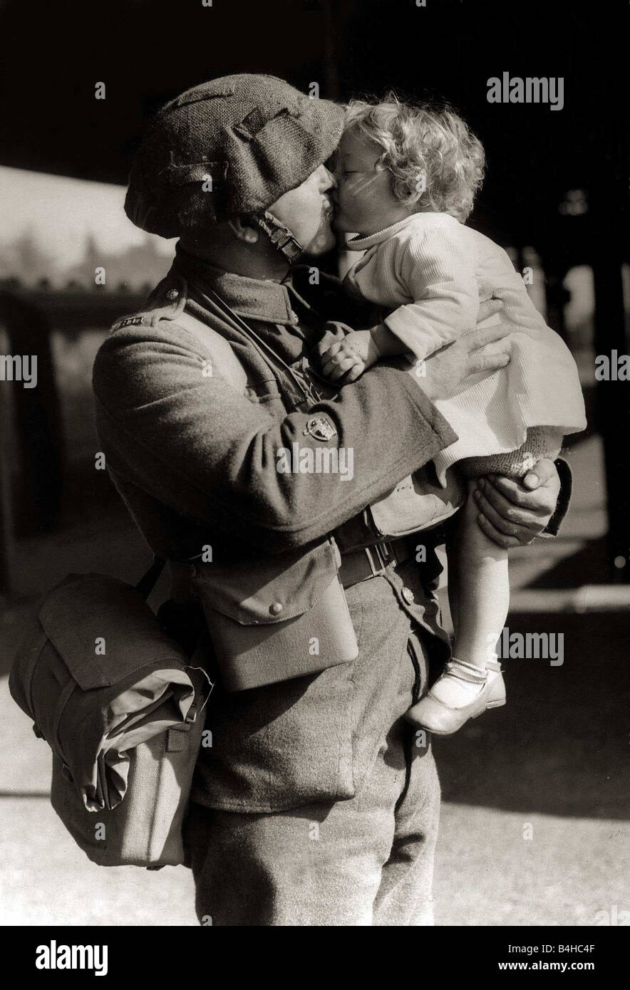 Soldier kisses hi-res stock photography and images - Alamy