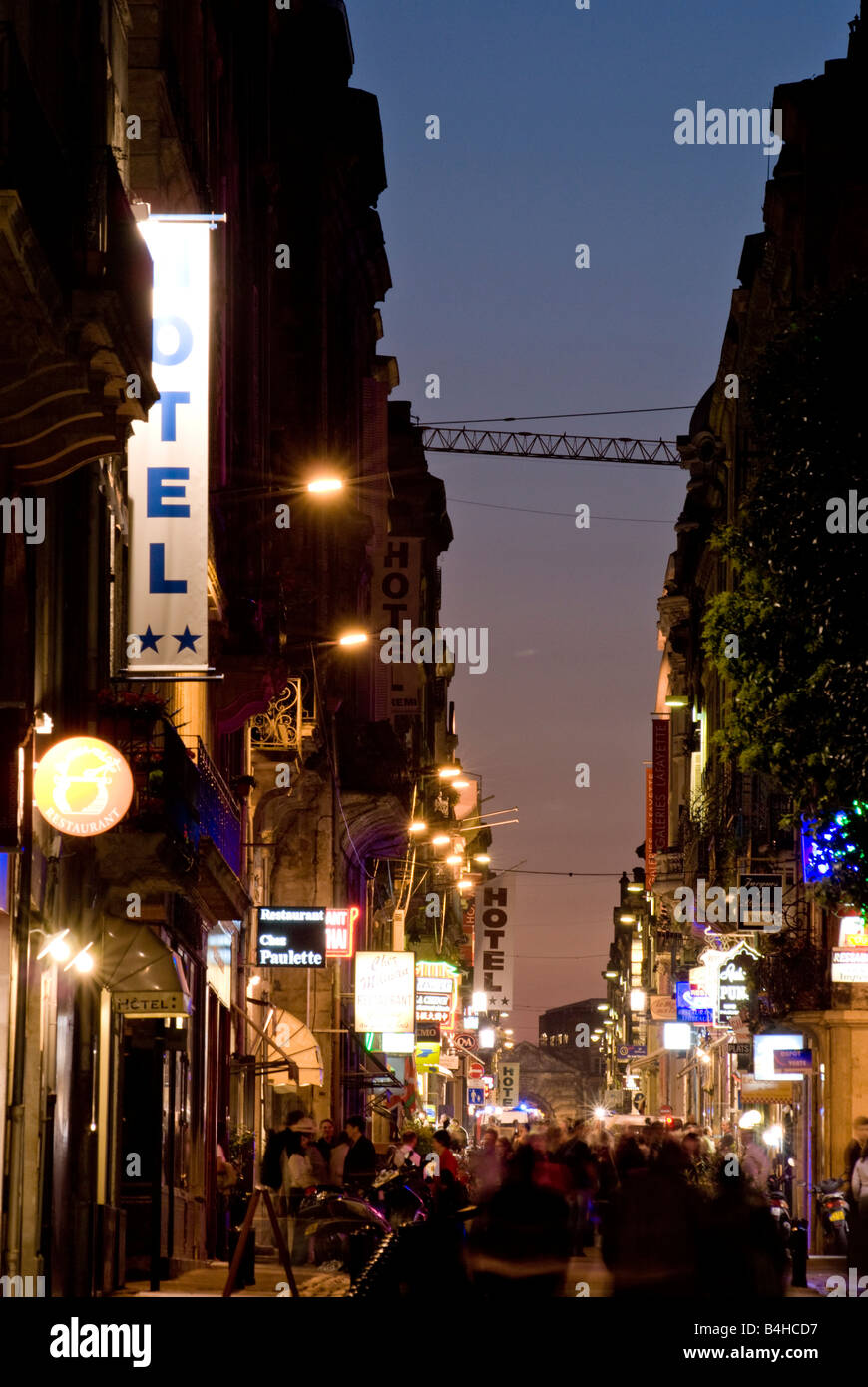 Crowded night market hi-res stock photography and images - Alamy