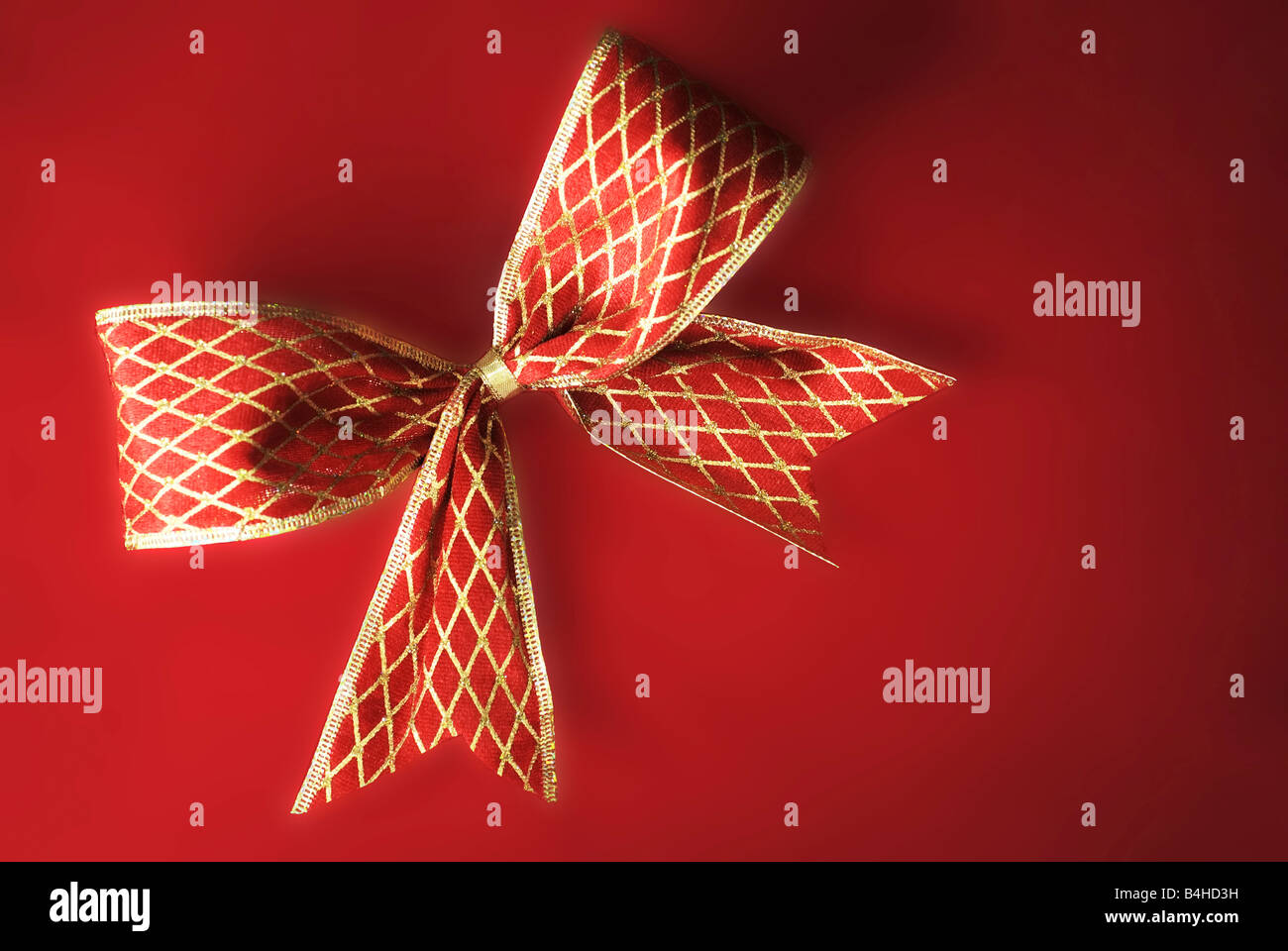 Red bow on a package hi-res stock photography and images - Alamy