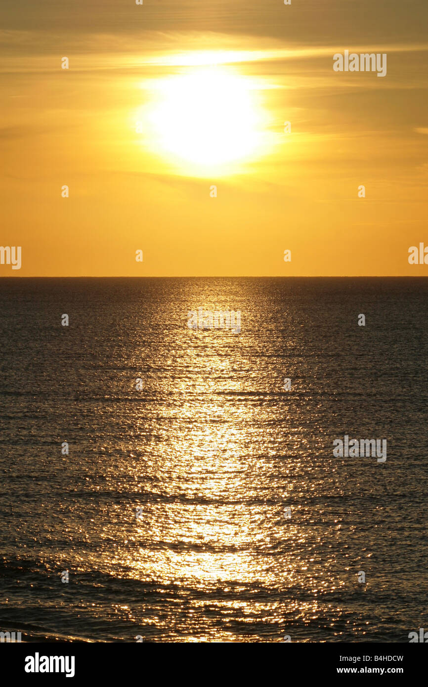 Sunset over water ocean hi-res stock photography and images - Alamy