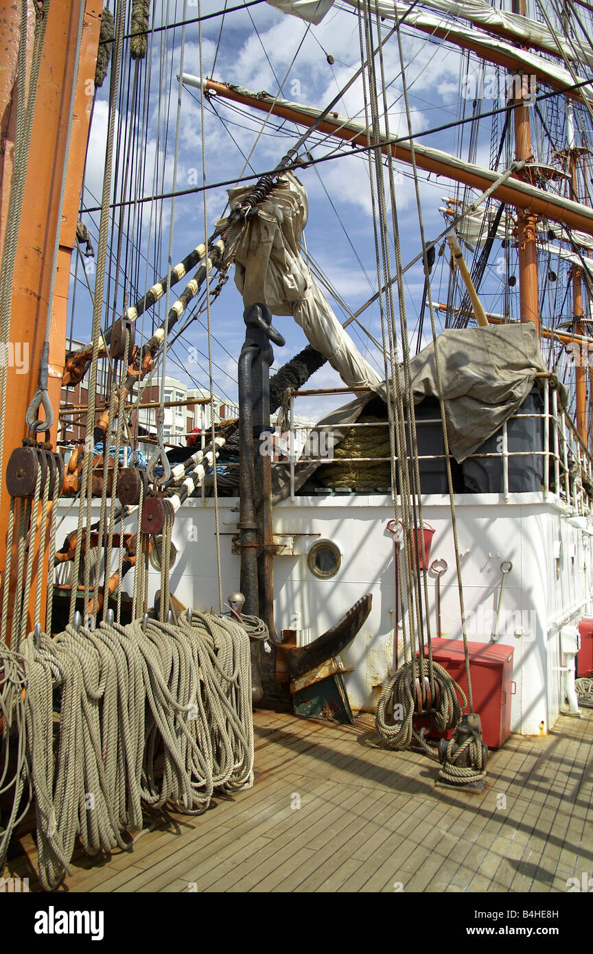 sailing ship rigging (Sedov Stock Photo - Alamy