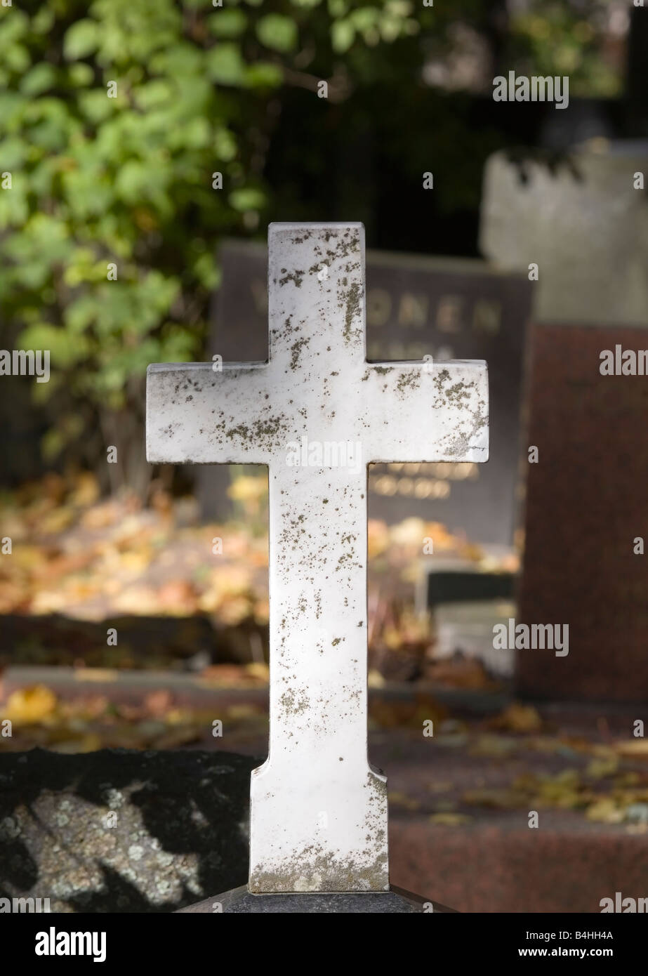 Cross on grave hi-res stock photography and images - Alamy
