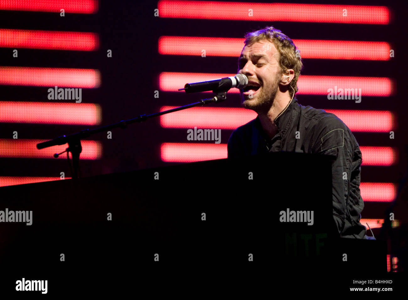 Chris martin hi-res stock photography and images - Alamy