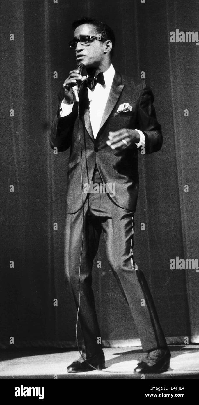 Sammy Davis Jnr American singer actor on stage 1961 Stock Photo - Alamy
