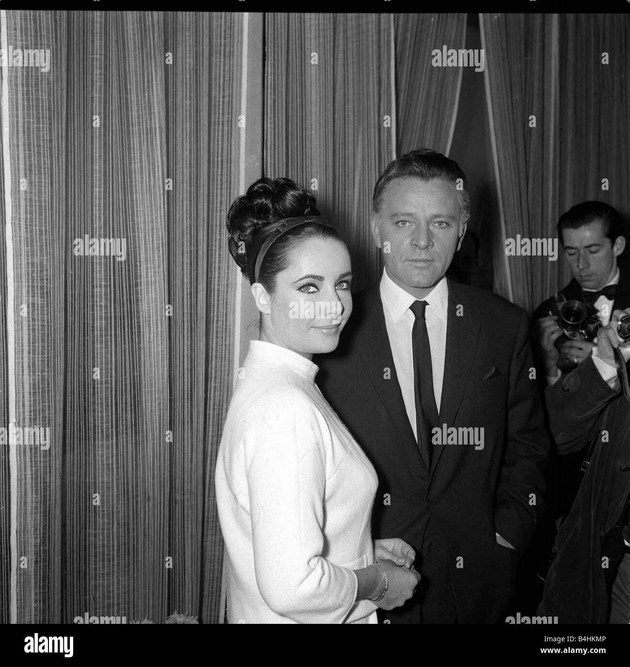 Elizabeth taylor and richard burton hi-res stock photography and images ...