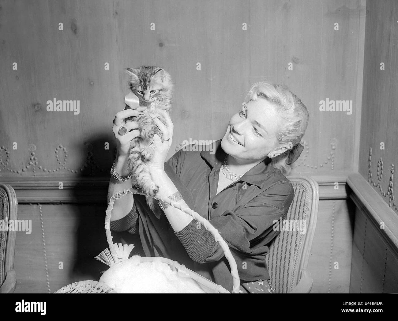 Simone signoret hi-res stock photography and images - Alamy