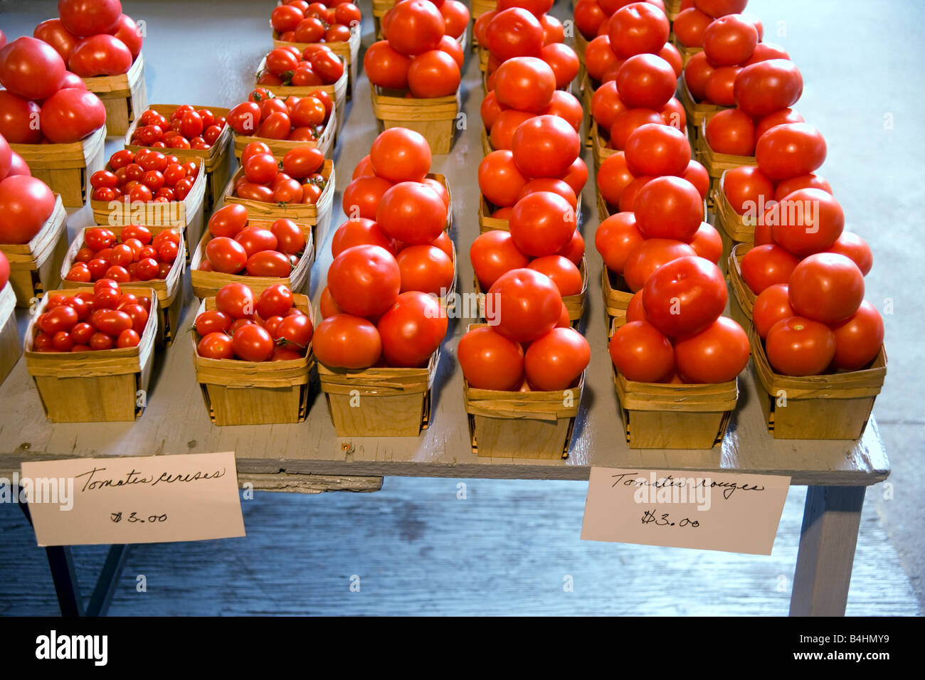 Farmers market vegetable stand hi-res stock photography and images - Alamy
