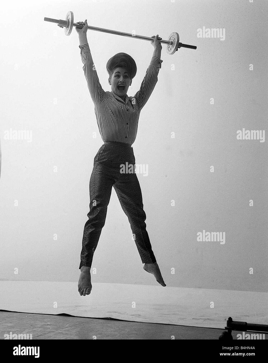 Actress Elizabeth Kent January 1963 Lifting weights Stock Photo - Alamy