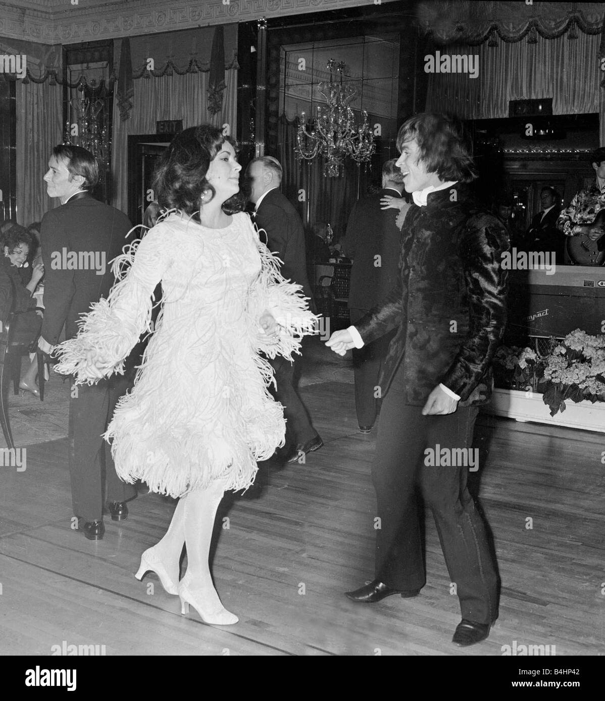Elizabeth Taylor dancing with Nureyev March 1968 Mirrorpix Stock Photo ...