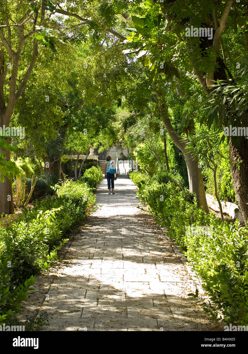 Pathway stroll hi-res stock photography and images - Alamy