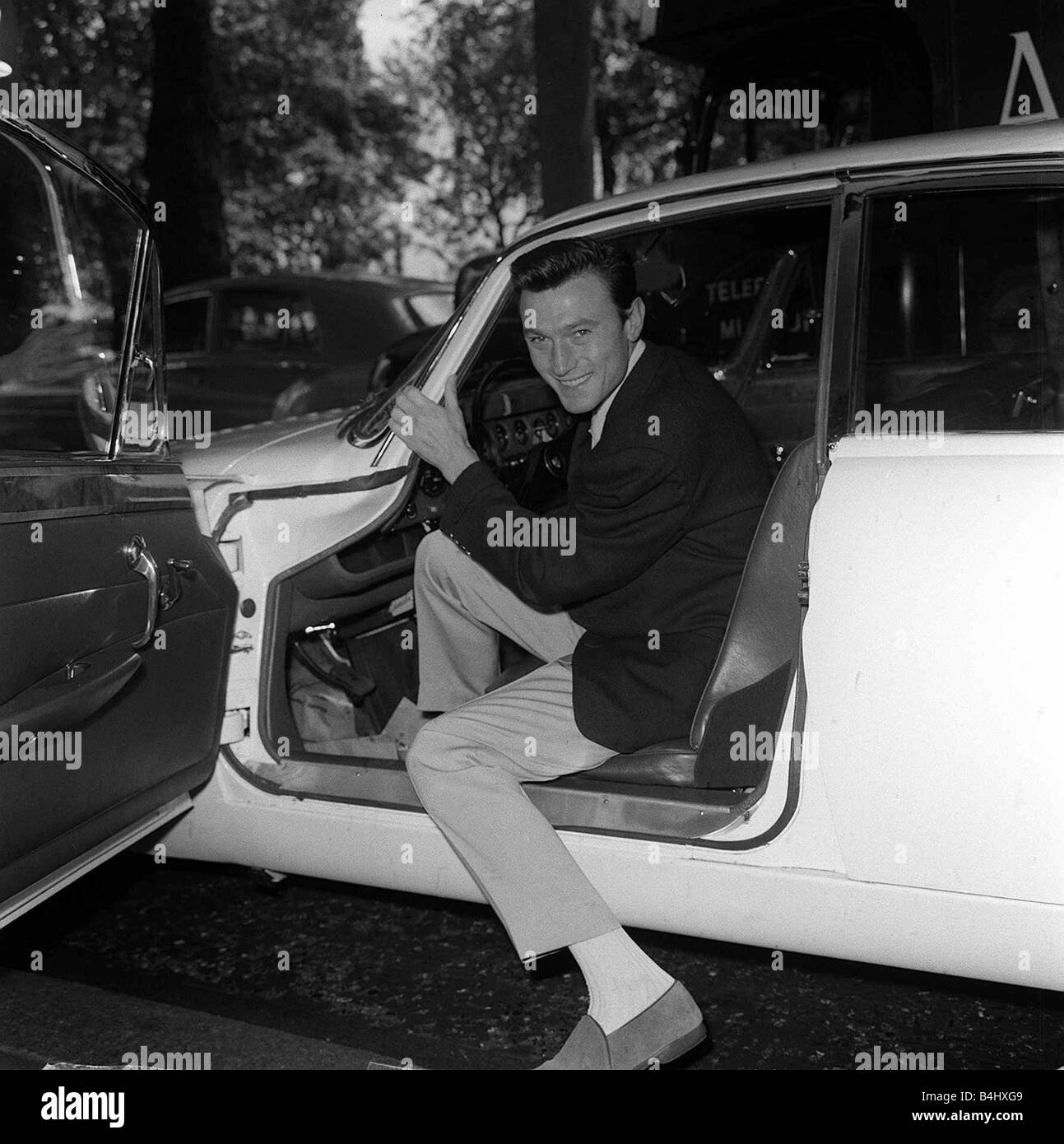 Lawrence Harvey actor getting out of his car June 1962 Stock Photo - Alamy