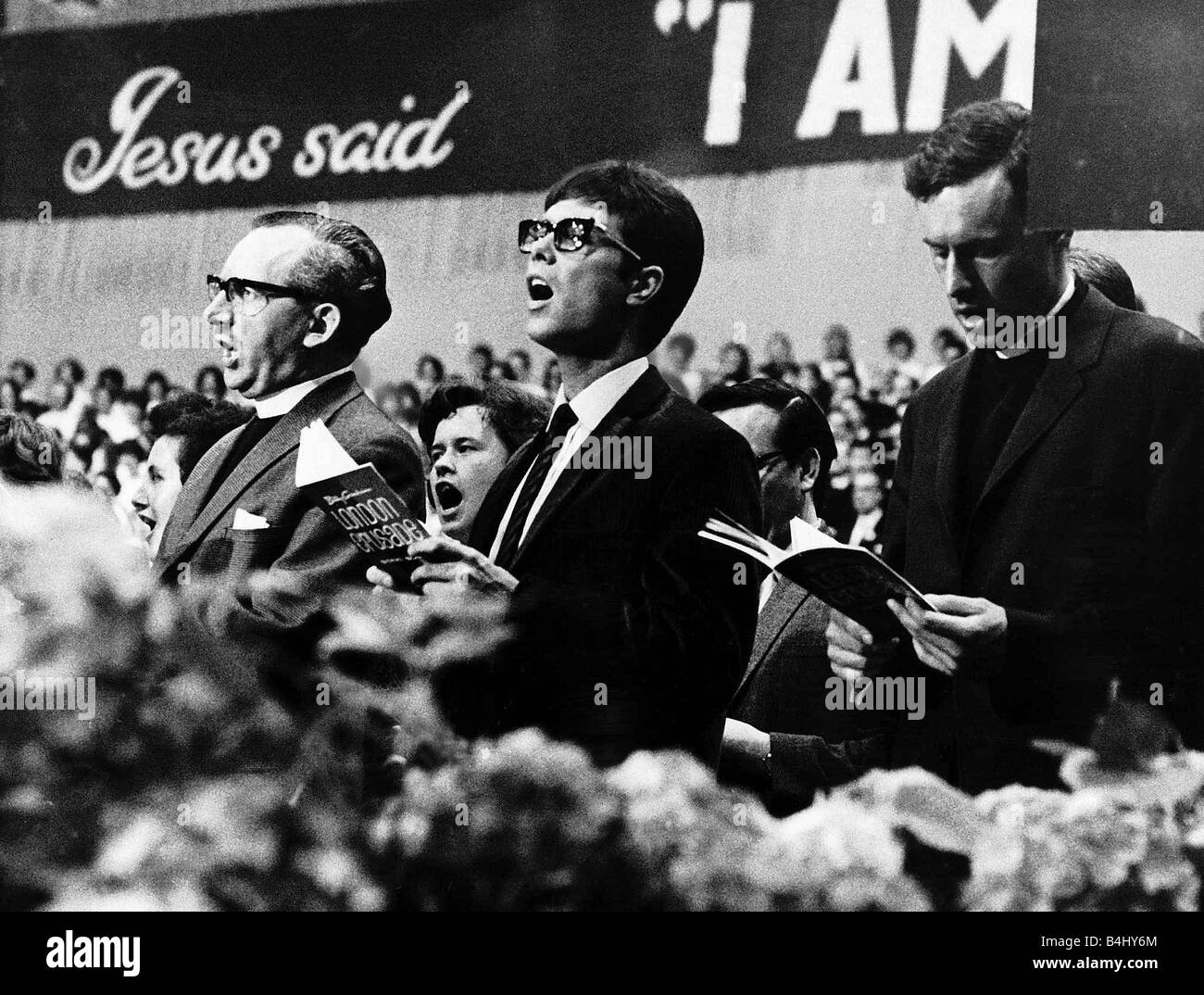 Cliff Richard sings for Billy Graham at a Christian rally in Earl s ...