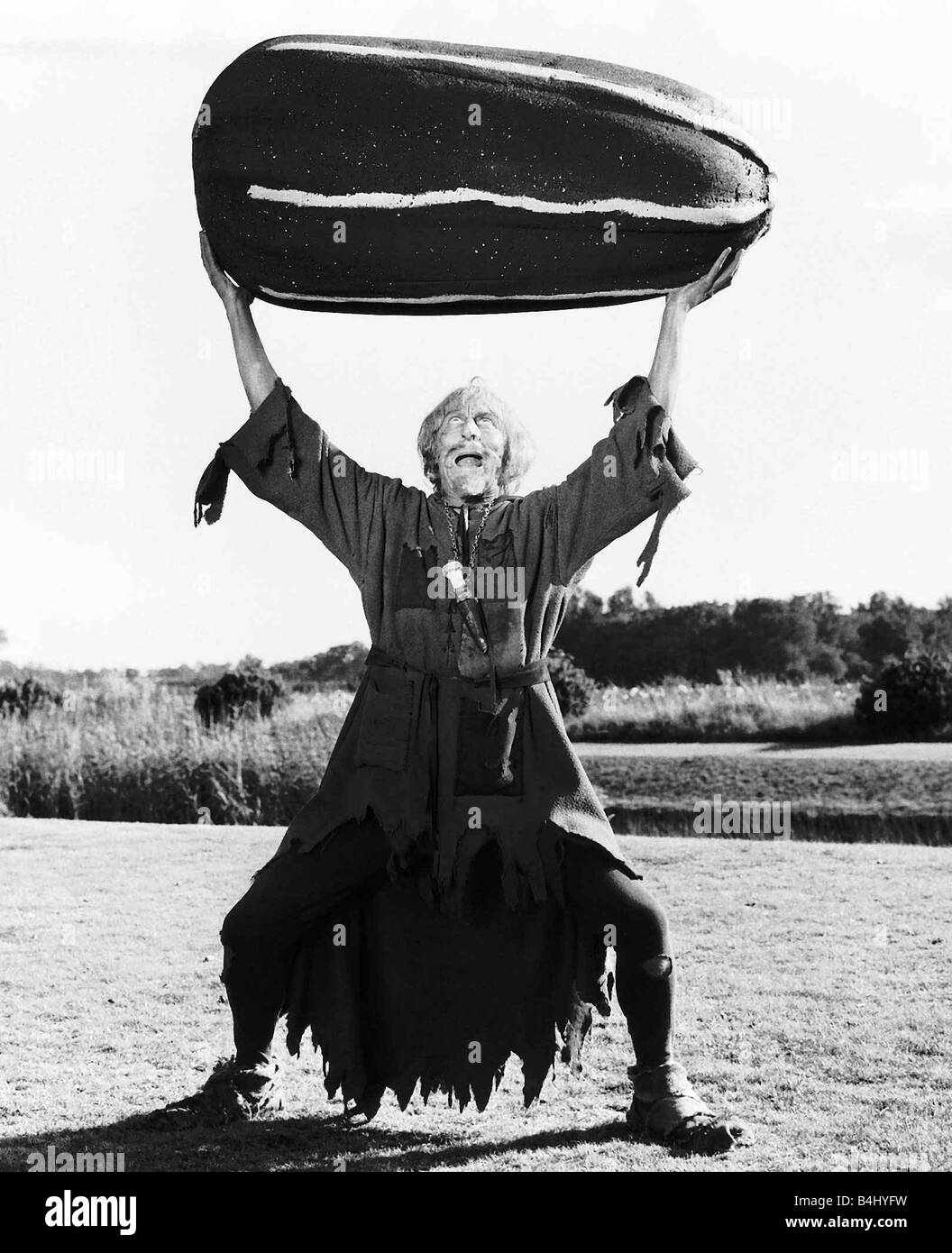 Geoffrey bayldon catweazle hi-res stock photography and images - Alamy