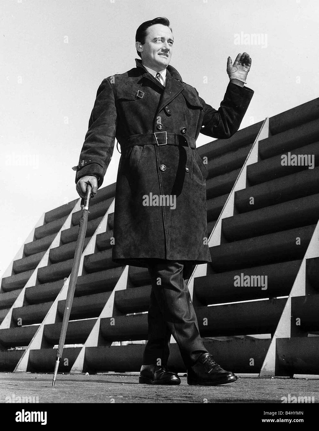 Robert Vaughn actor leaning on a walking cane waving Stock Photo - Alamy