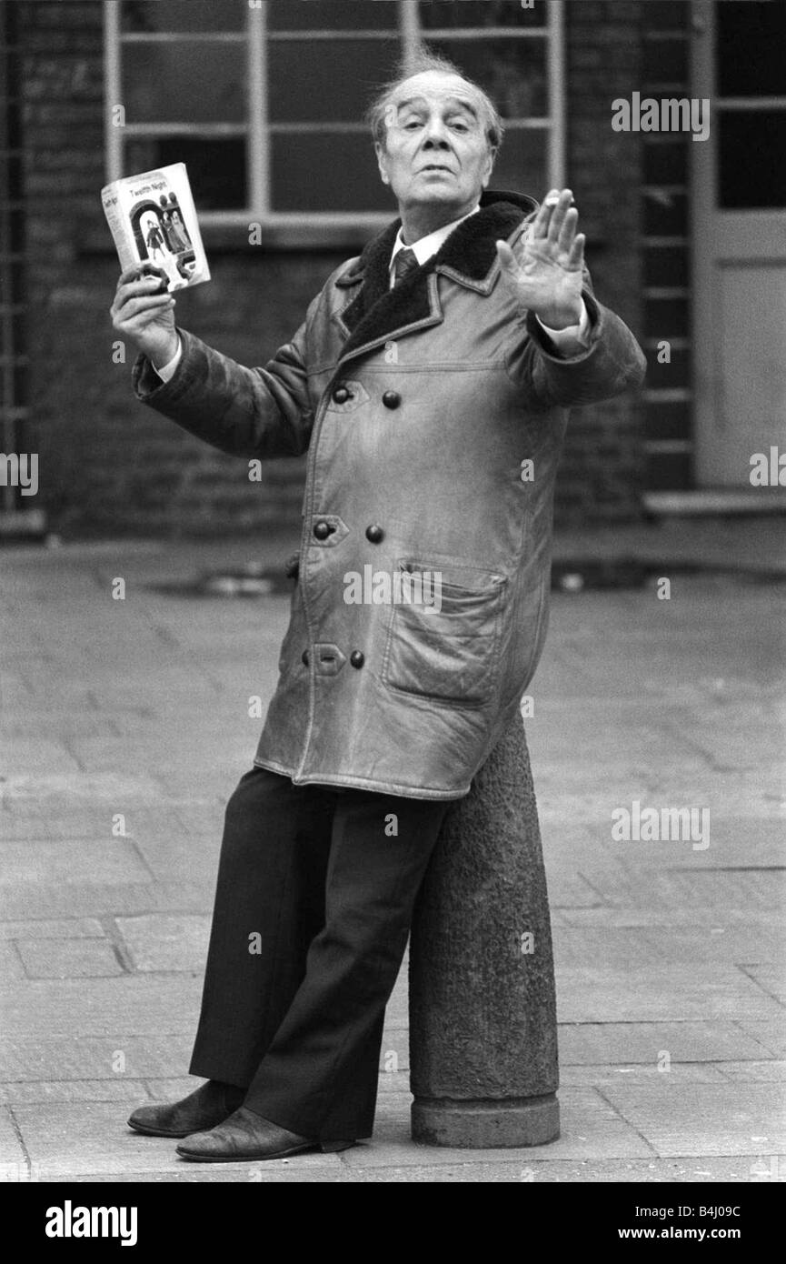 Max Wall on rehearsal for William shakespeare twelth night MSI LAFmar05 ...