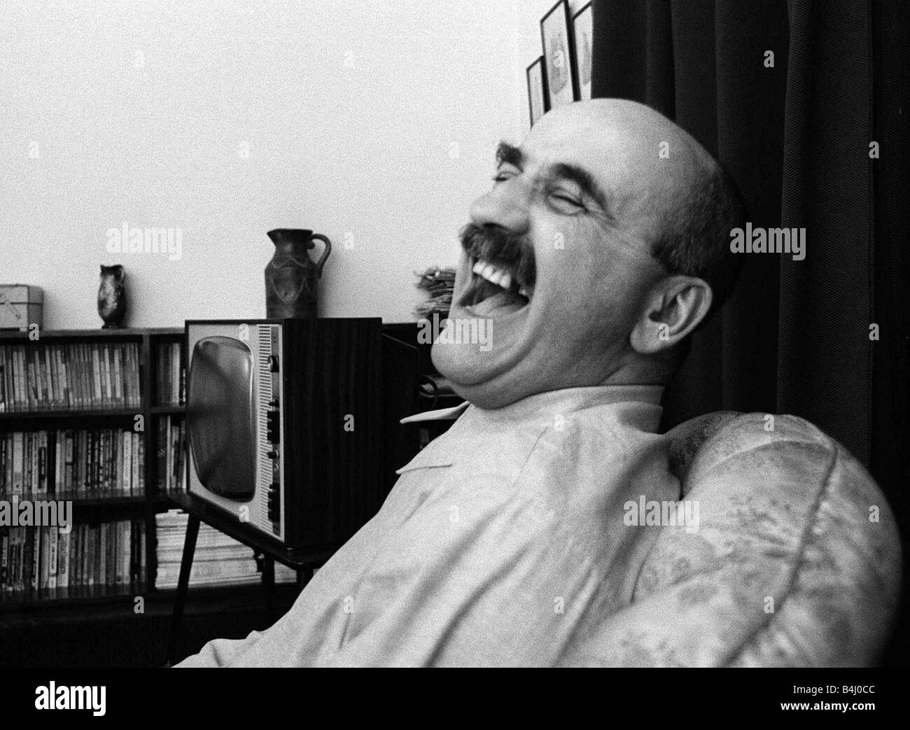 Warren Mitchell has a laugh at home Stock Photo - Alamy