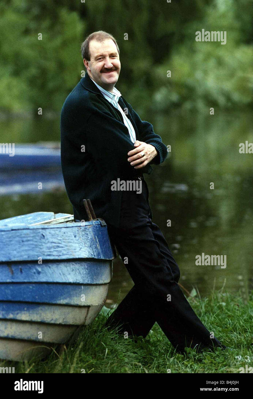 Gordon Kaye actor by the river in Chester September 1989 Stock Photo ...