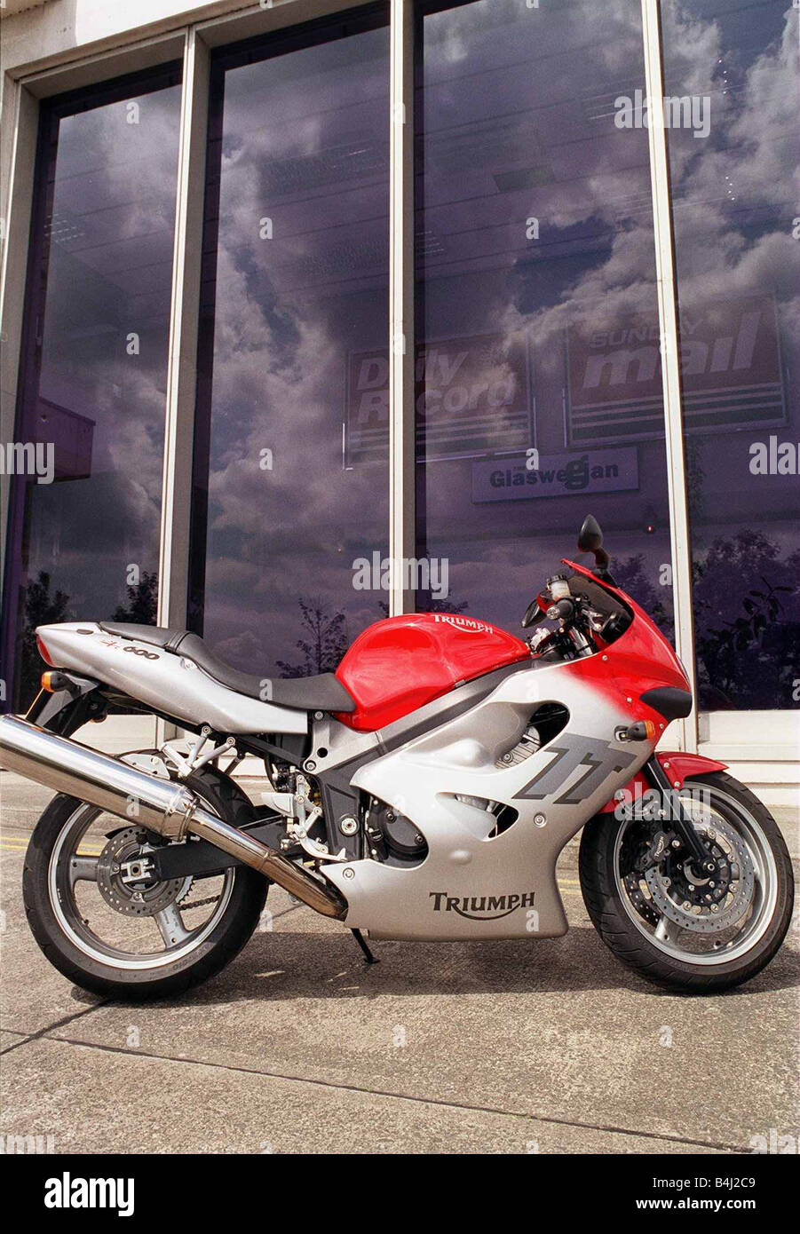 Triumph TT 600 cc motorcycle Road Record July 2000 Stock Photo - Alamy