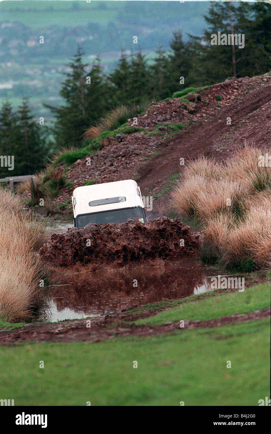 4X4 OFF ROAD INSTRUCTION FOR ROAD RECORD LAND ROVER DEFENDER WADING ...