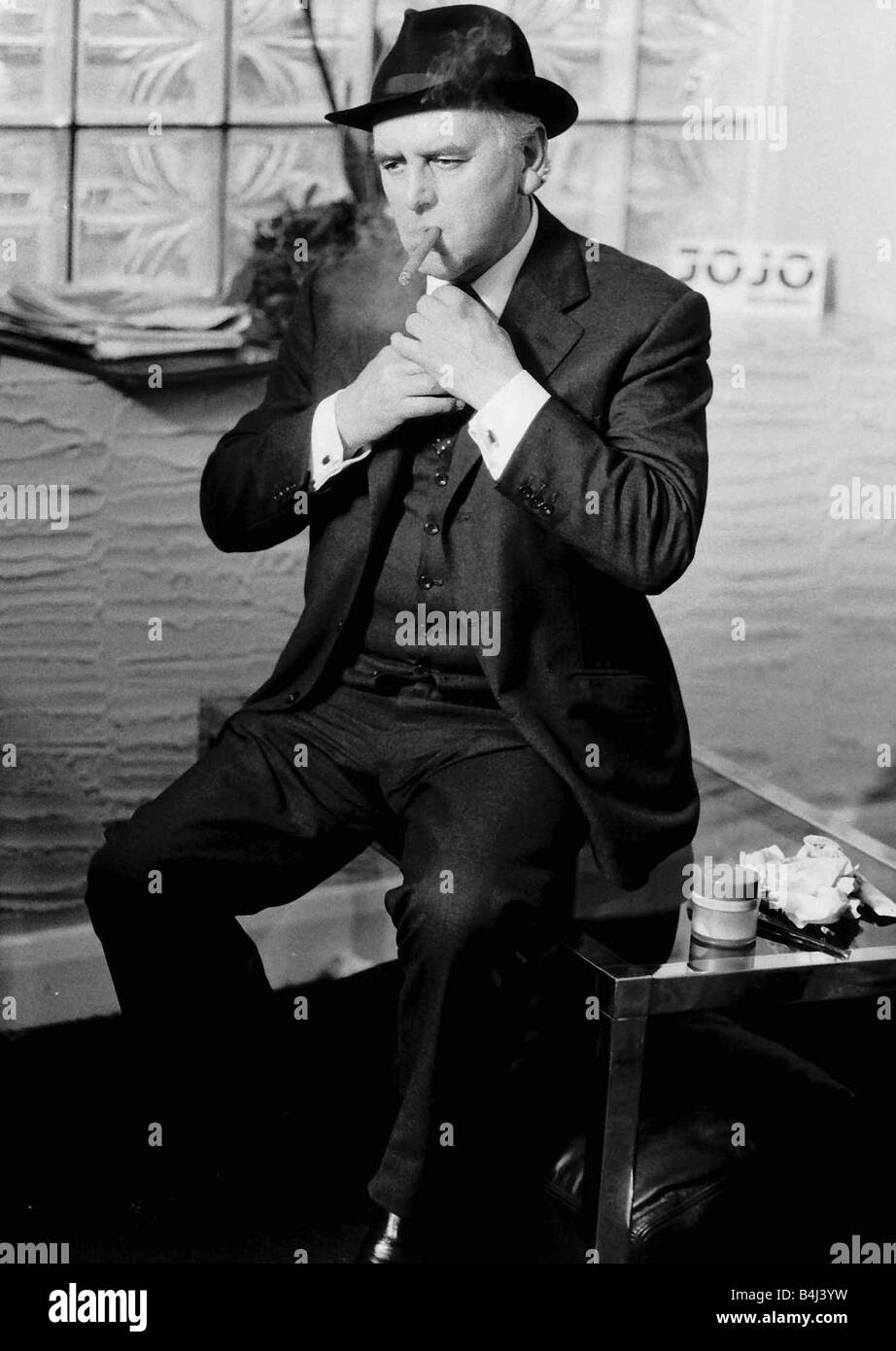 Dennis waterman minder hi-res stock photography and images - Alamy