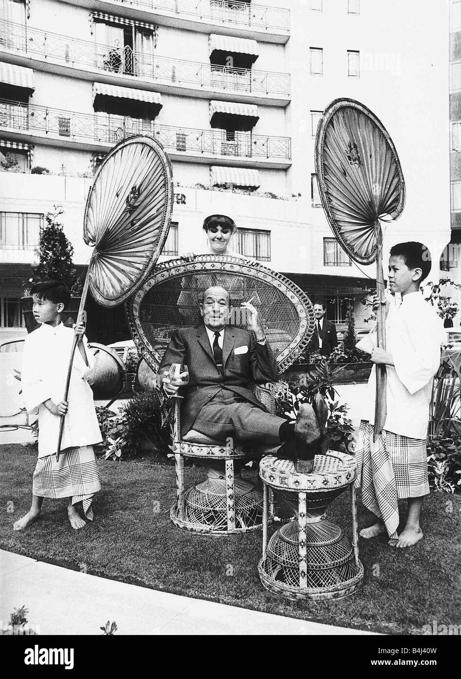 Sir Noel Coward actor relaxing outside Dorchester Hotel dbase MSI Stock ...