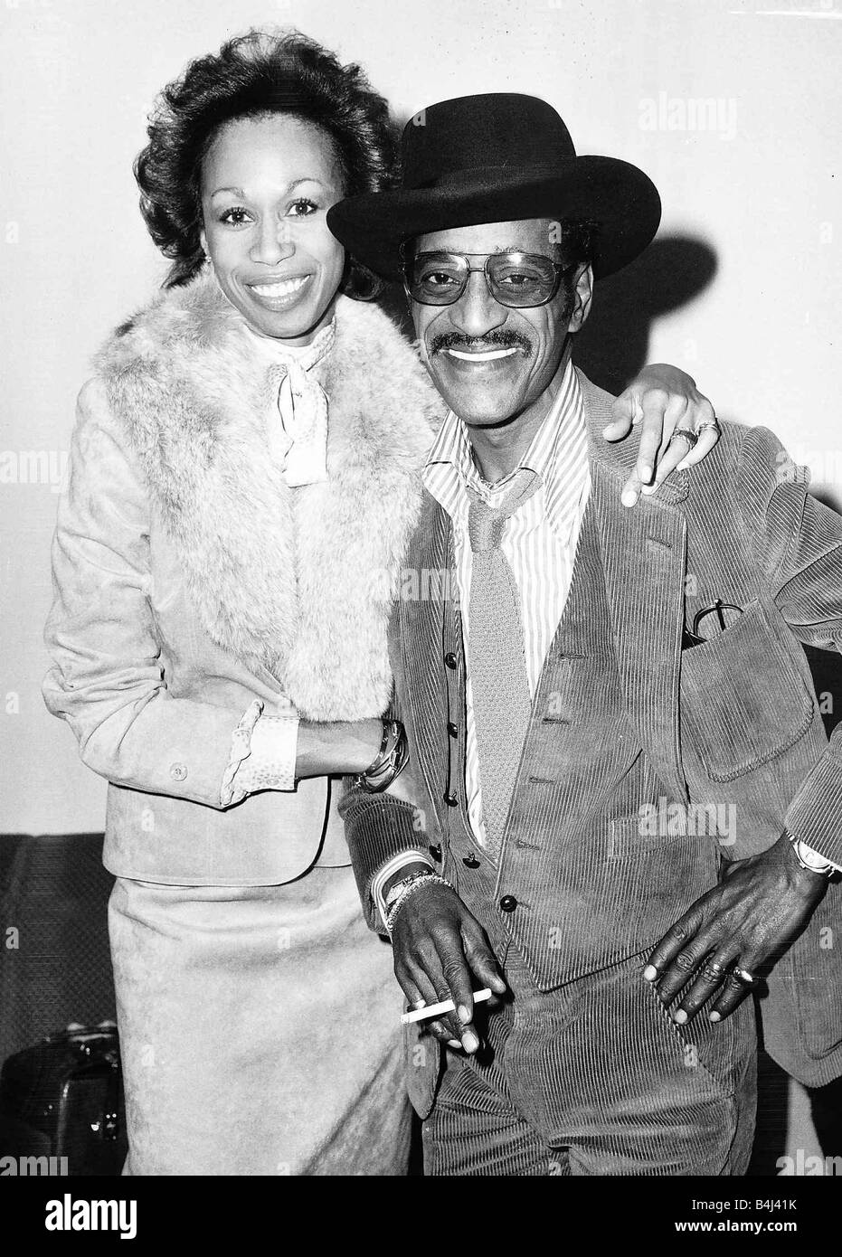 Sammy Davis Jnr Actor Singer Arriving at heathrow with wife November ...