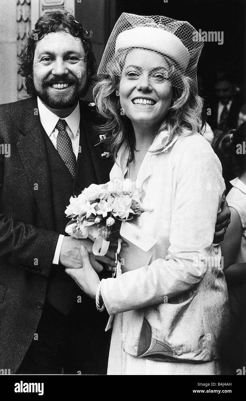 Wendy Richard Actress marries advertising chief Will Thorpe at ...
